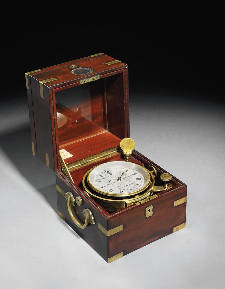 Een Victoriaanse tweedaagse scheepschronometer met Hartnup balans, c.1870