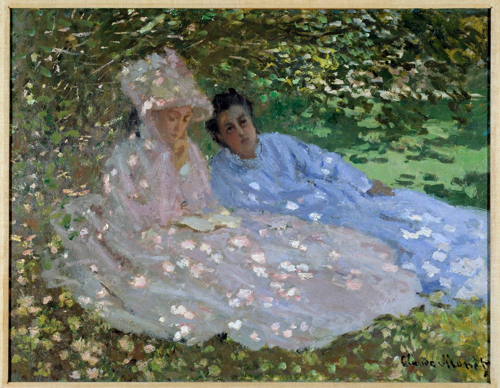 Mevrouw Monet en een vriendin in de tuin. Twee vrouwen zittend in de schaduw van een boom