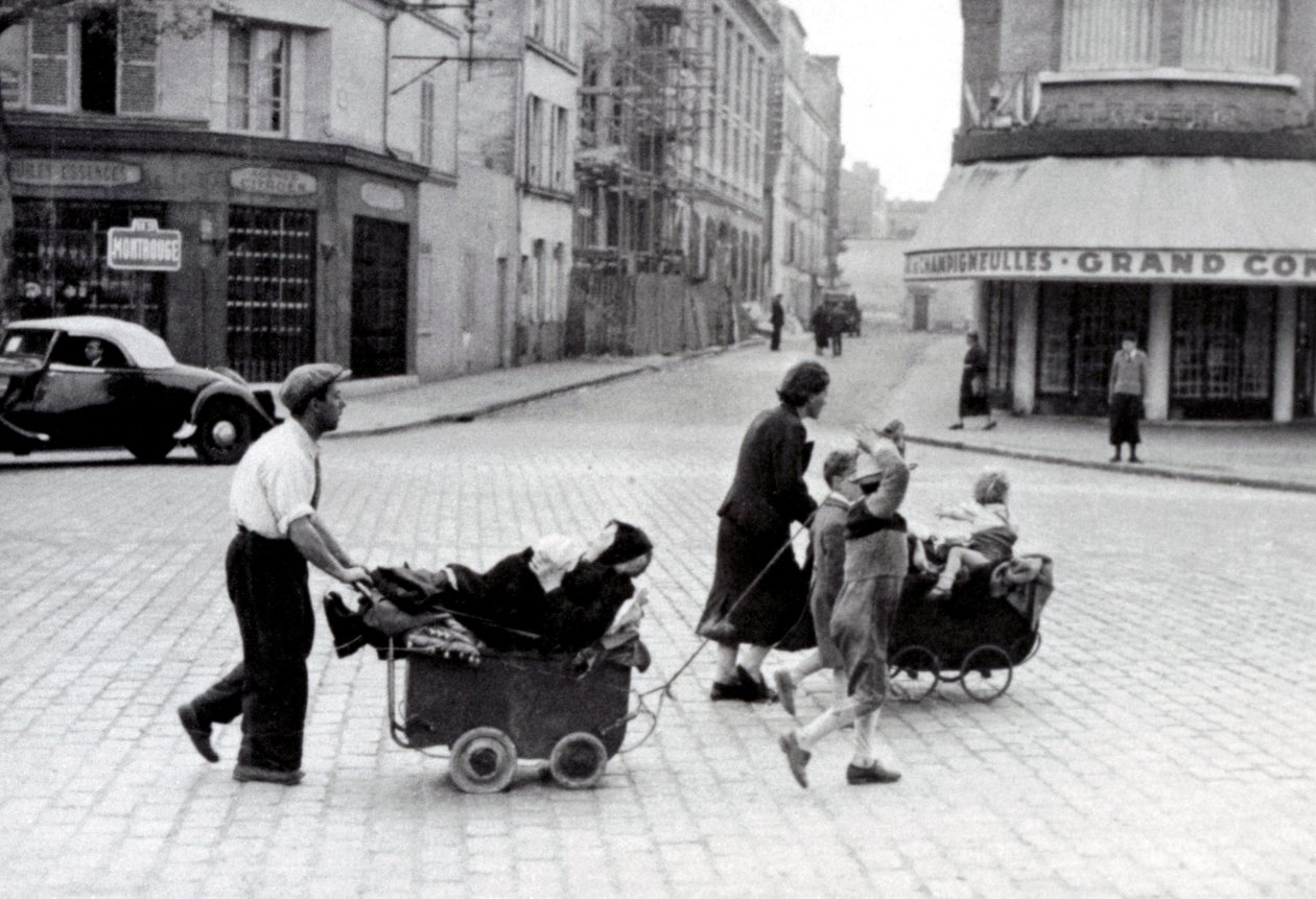 Frankrijk juni 1940: Exodus van de bevolking bij de Porte d'Orleans in ...